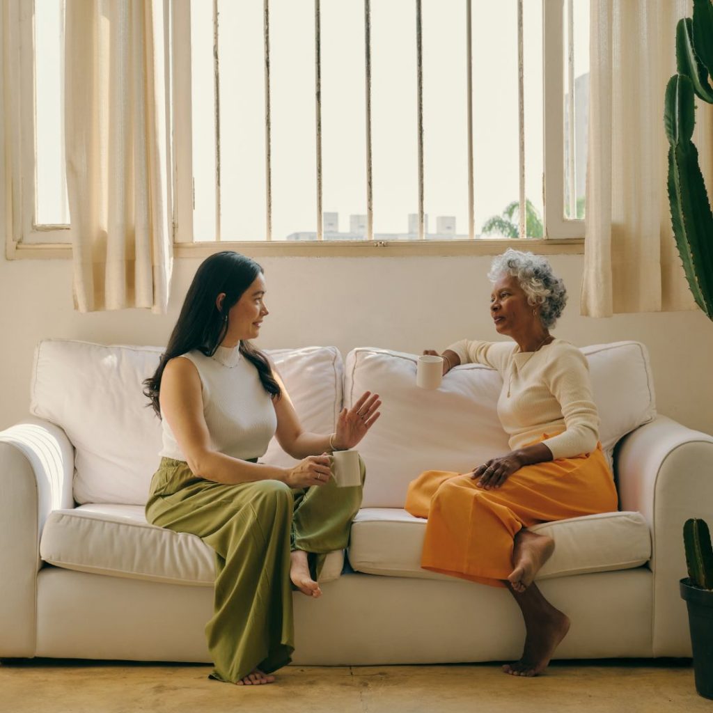 Cómo gestionar conflictos familiares por el cuidado de una persona mayor.